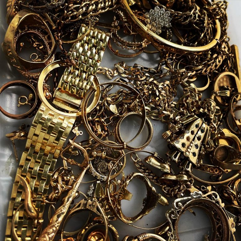 Scrap Gold Prices UK - Sell Scrap Gold Using Our Calculator
